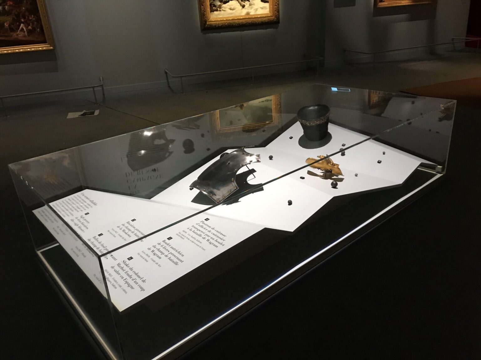 Vitrine plexiglas sur mesure | Exposition et protection